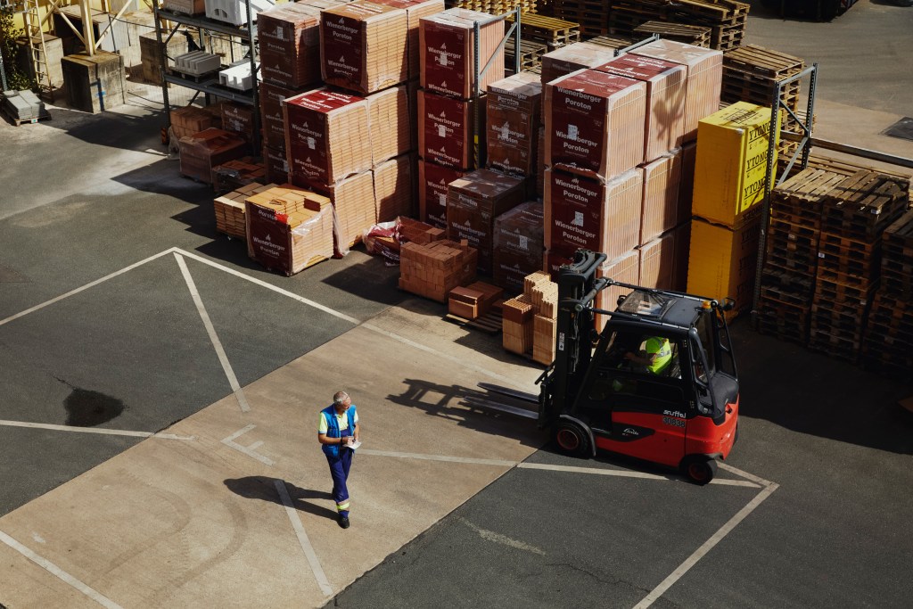 Stark Group vil sætte strøm til medarbejdernes biler - Sustain Report